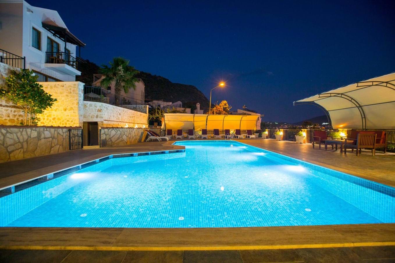 Details - Falcon Villas: Villa Falcon