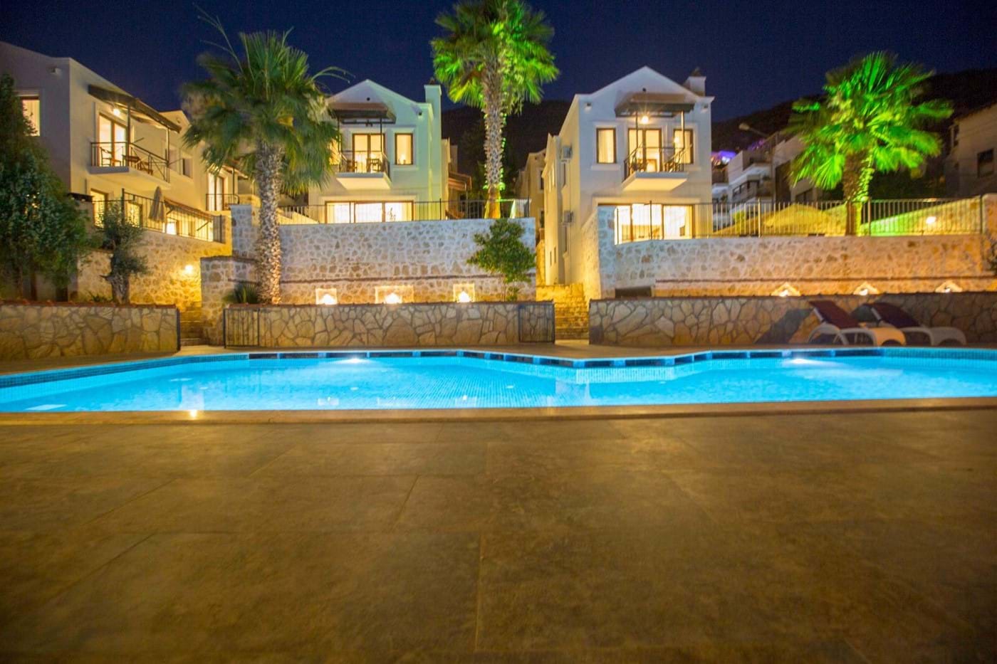 Details - Falcon Villas: Villa Falcon