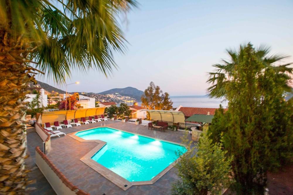 Details - Falcon Villas: Villa Falcon