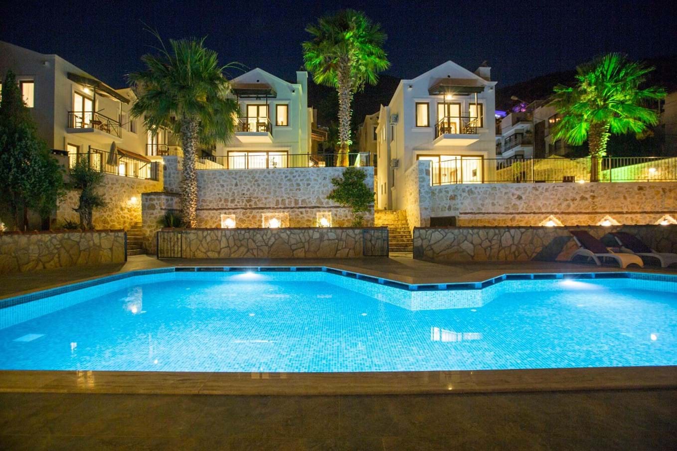 Details - Falcon Villas: Villa Falcon