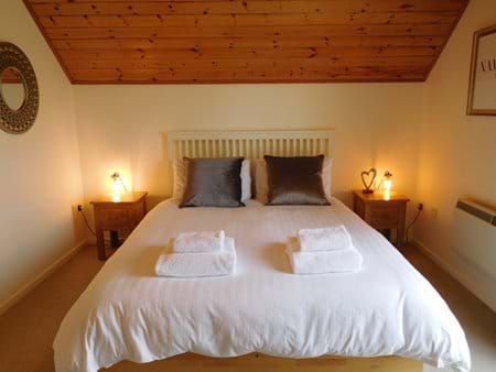 The Cotswolds - Superb lakeside accommodation in the Waterpark