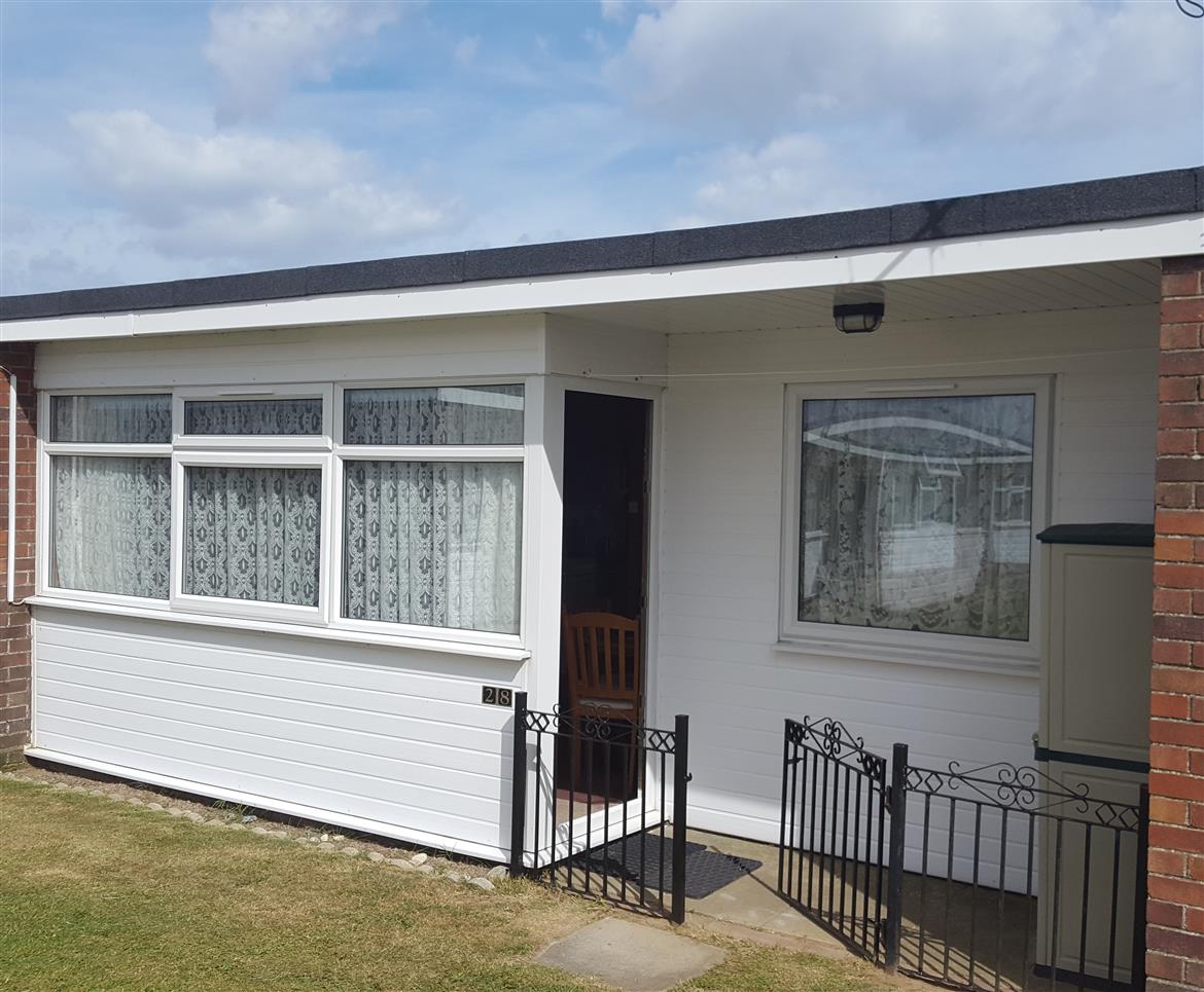 Holiday Chalets to rent in Norfolk, Great Yarmouth, SunChalets, Scratby ...