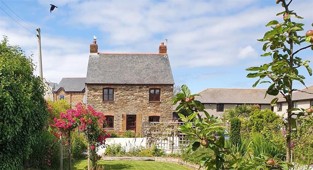 Traditional Cornish Cottage - Woodbine Cottage