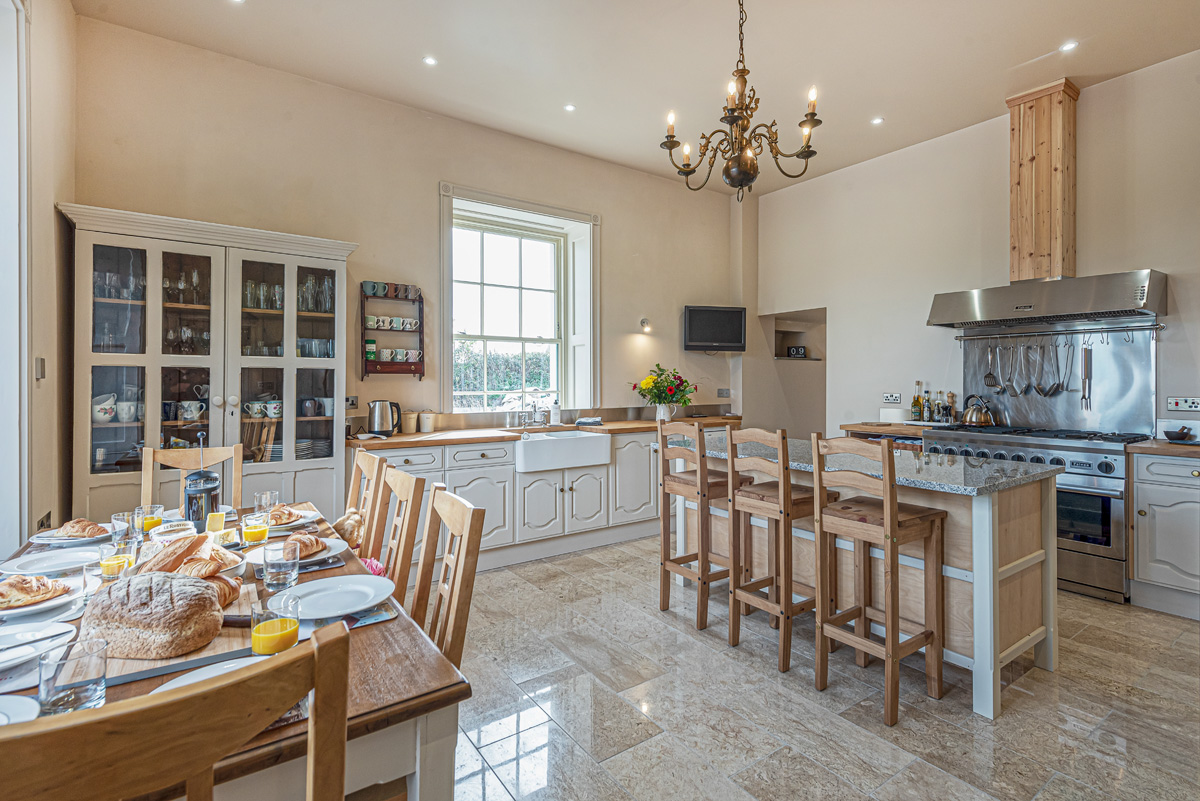 Truly luxurious 11 bed Georgian mansion with 7 bathrooms in Anglesey ...