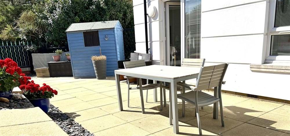 Luxury ground floor holiday let. Free parking and private sunny patio ...